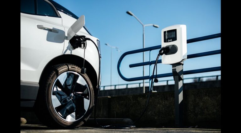 Mobilitics van Amega met MultiTankcard in zee - Aftersales Magazine