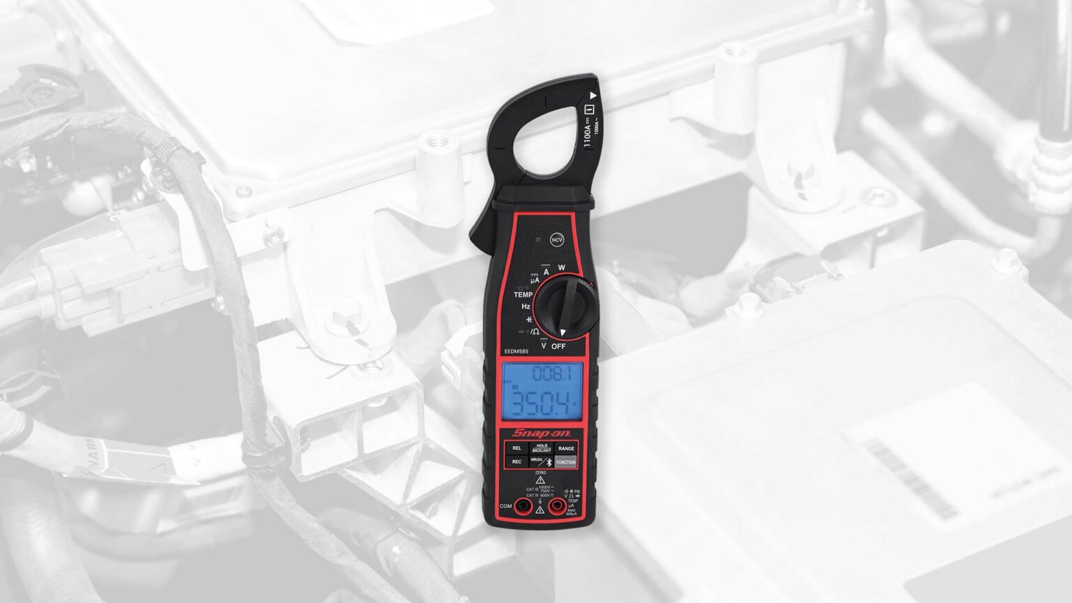 Snap-on automotive multimeter met dual display en app